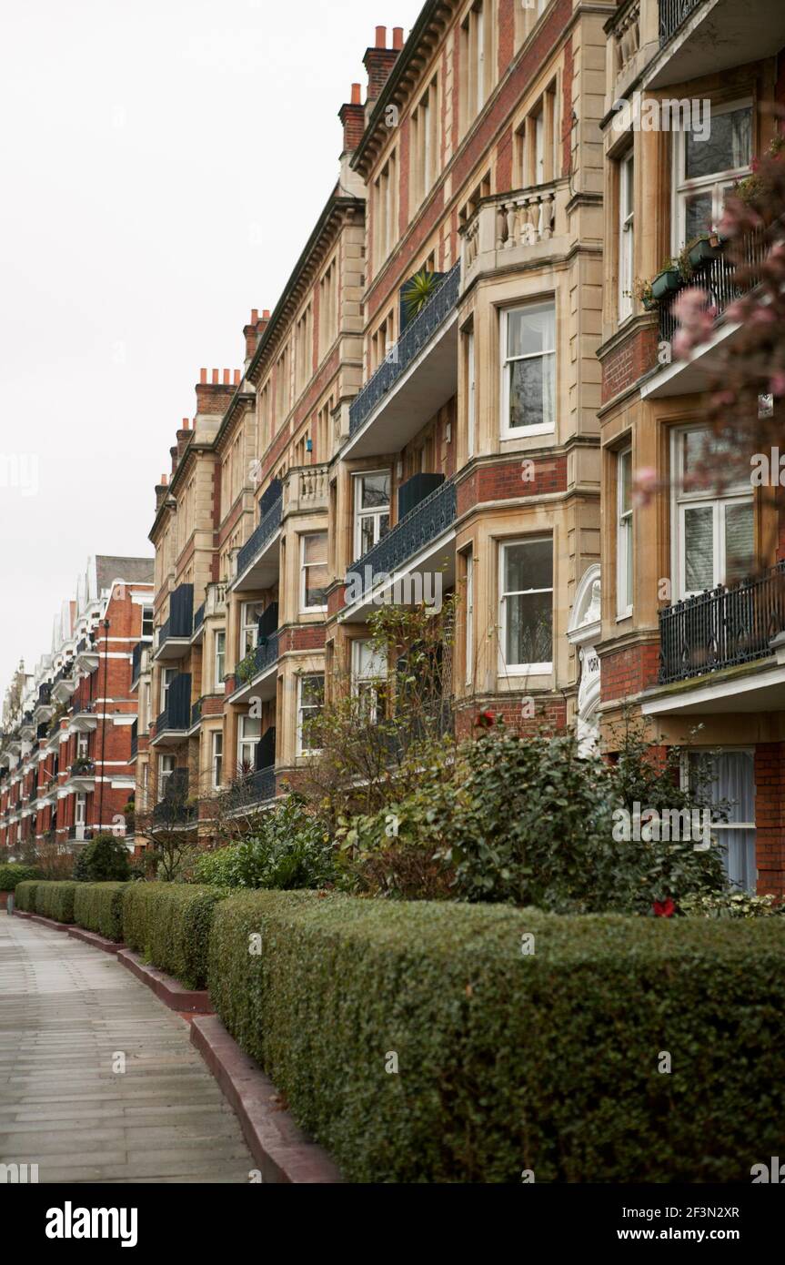 Exterior of Victorian red brick mansion block Stock Photo - Alamy