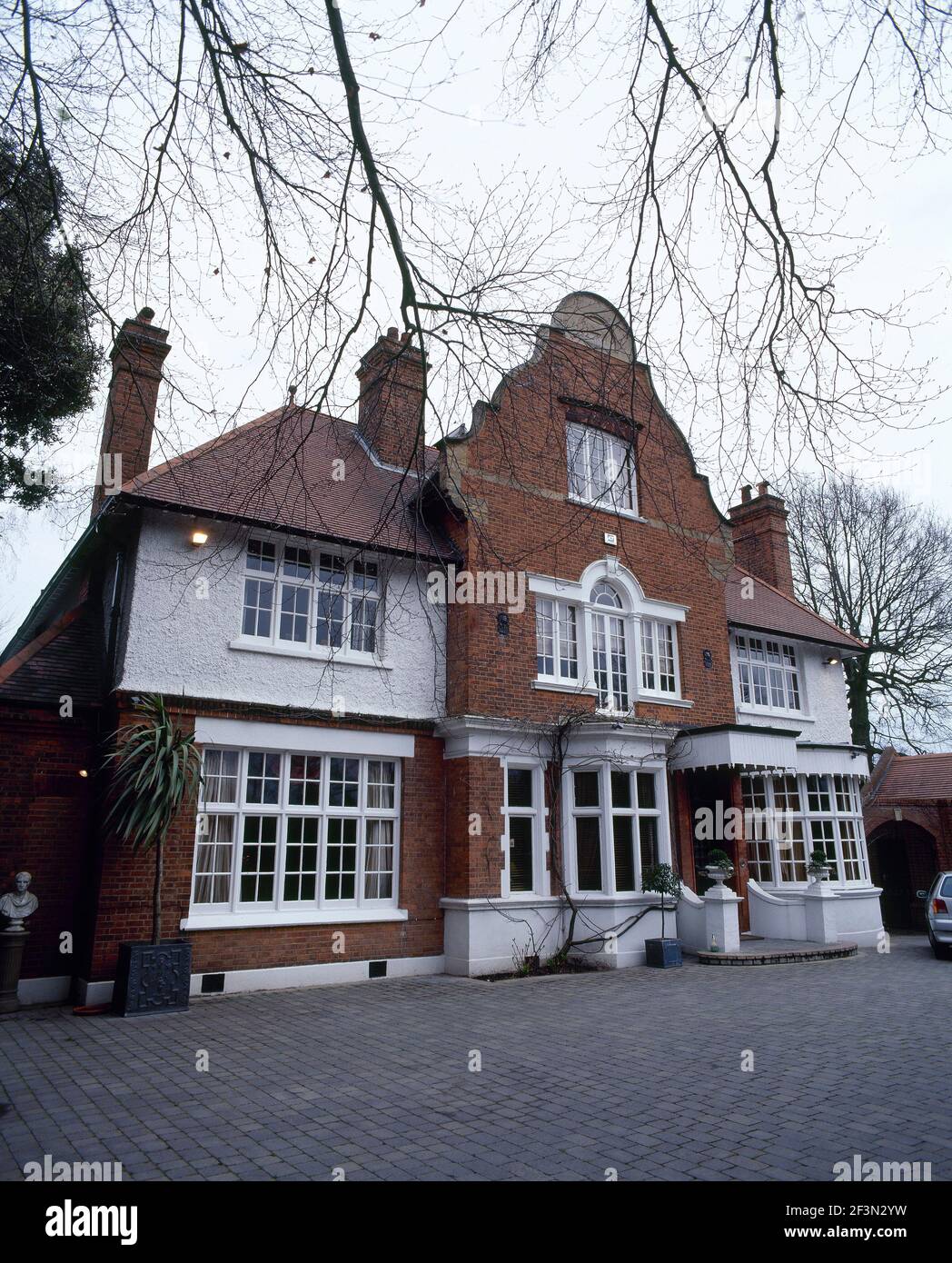 Three storey detached house hi-res stock photography and images - Alamy
