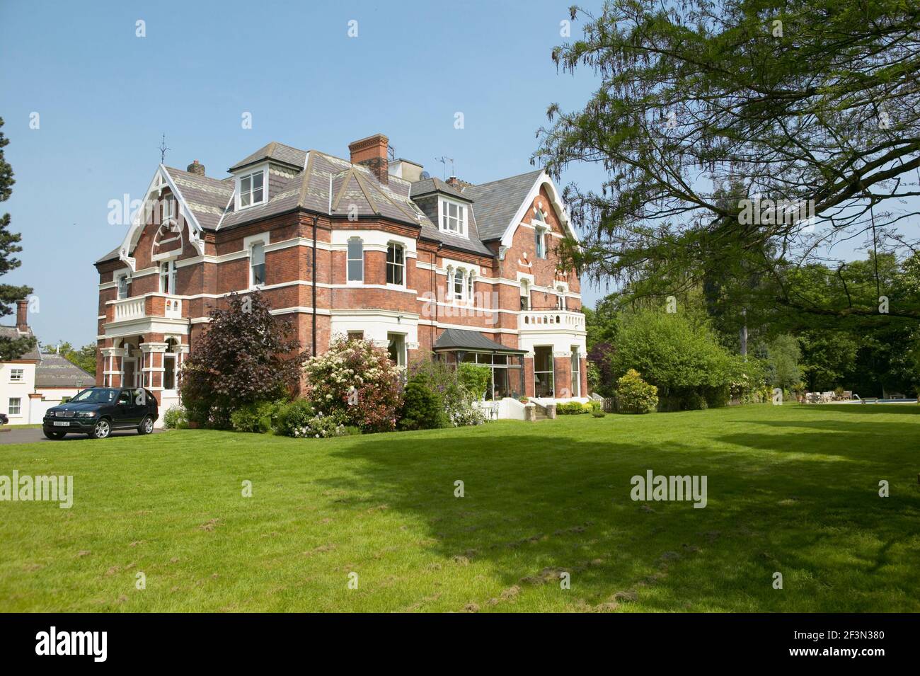 Brick country house hi-res stock photography and images - Alamy