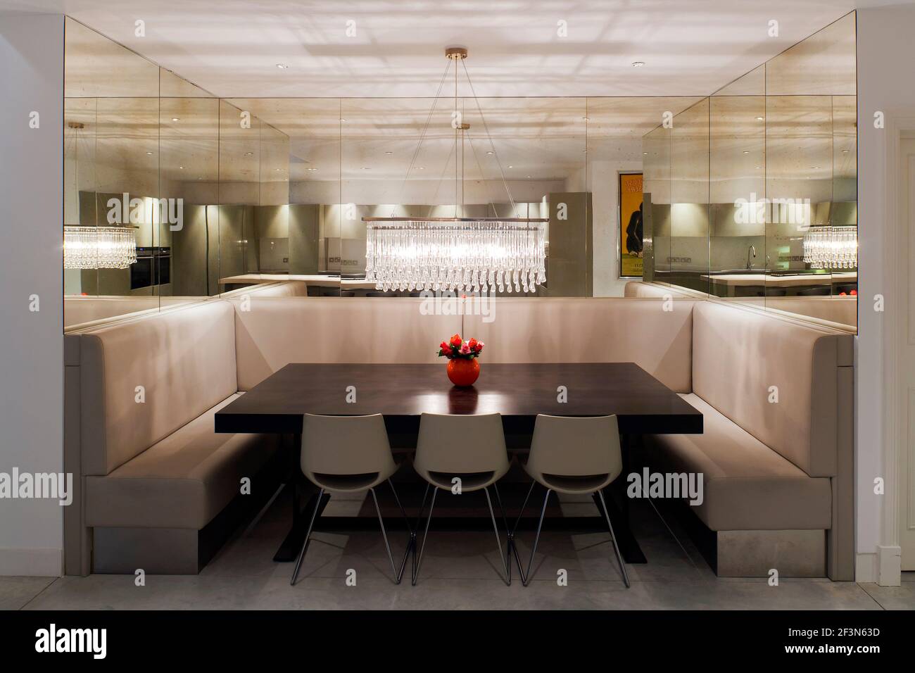 Interior designer owned family home in Wandsworth. Dining table alcove ...