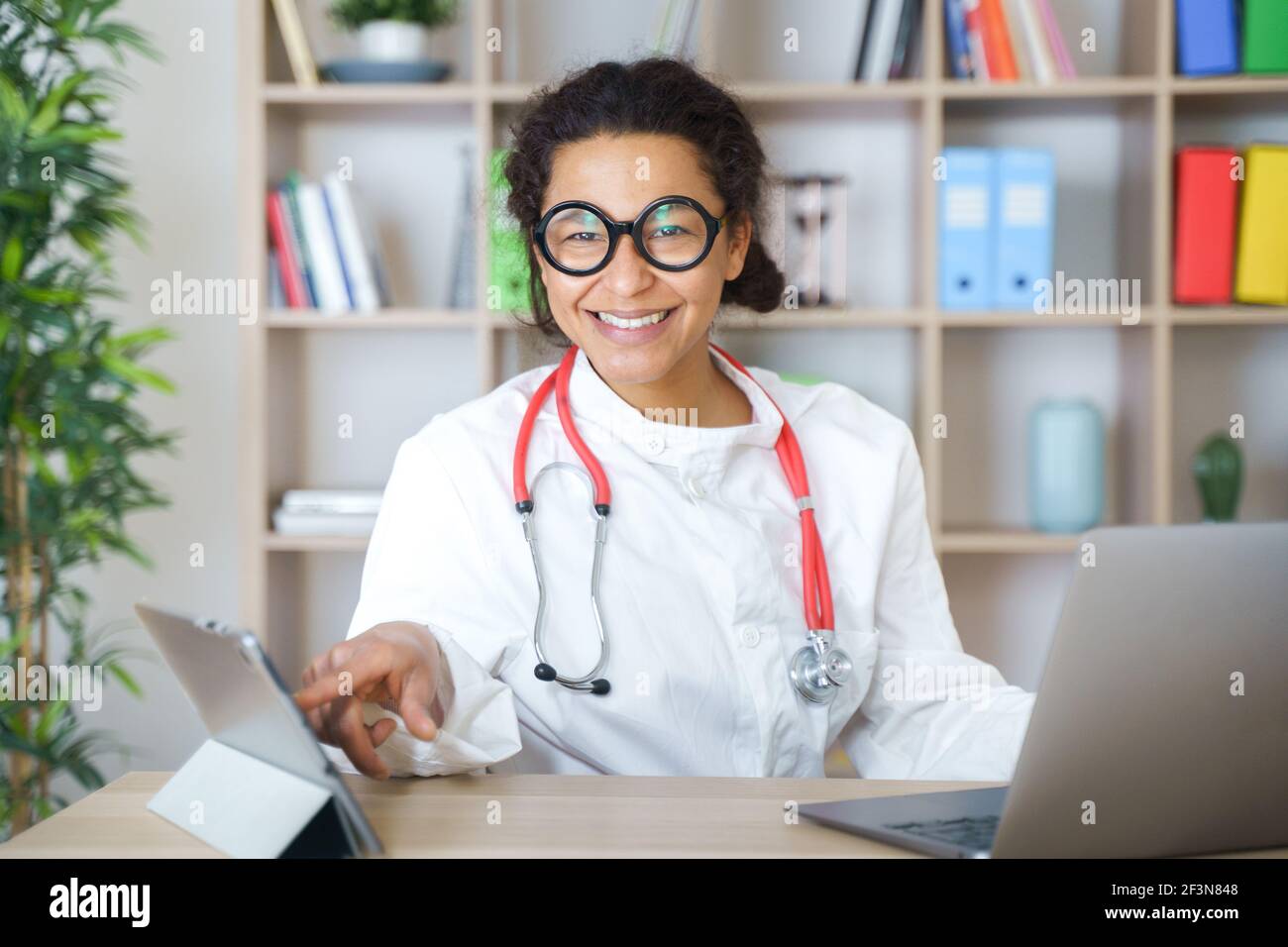 Connection consult hi-res stock photography and images - Alamy