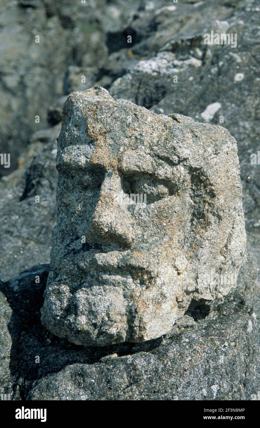 Face carved into rocks hi-res stock photography and images - Alamy