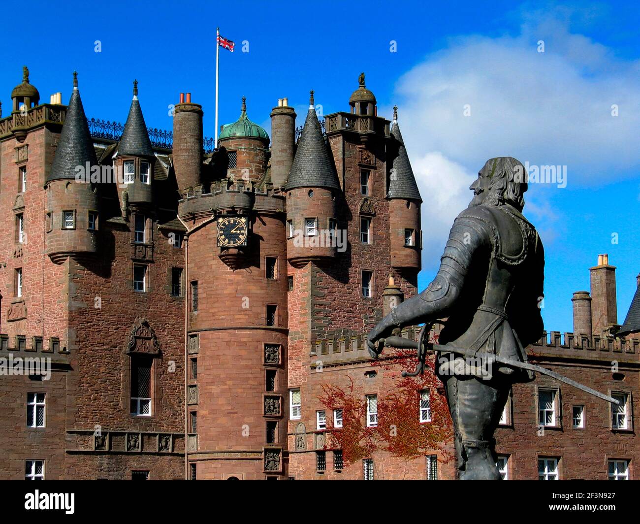 Historic gothic Glamis Castle. Statue Stock Photo - Alamy