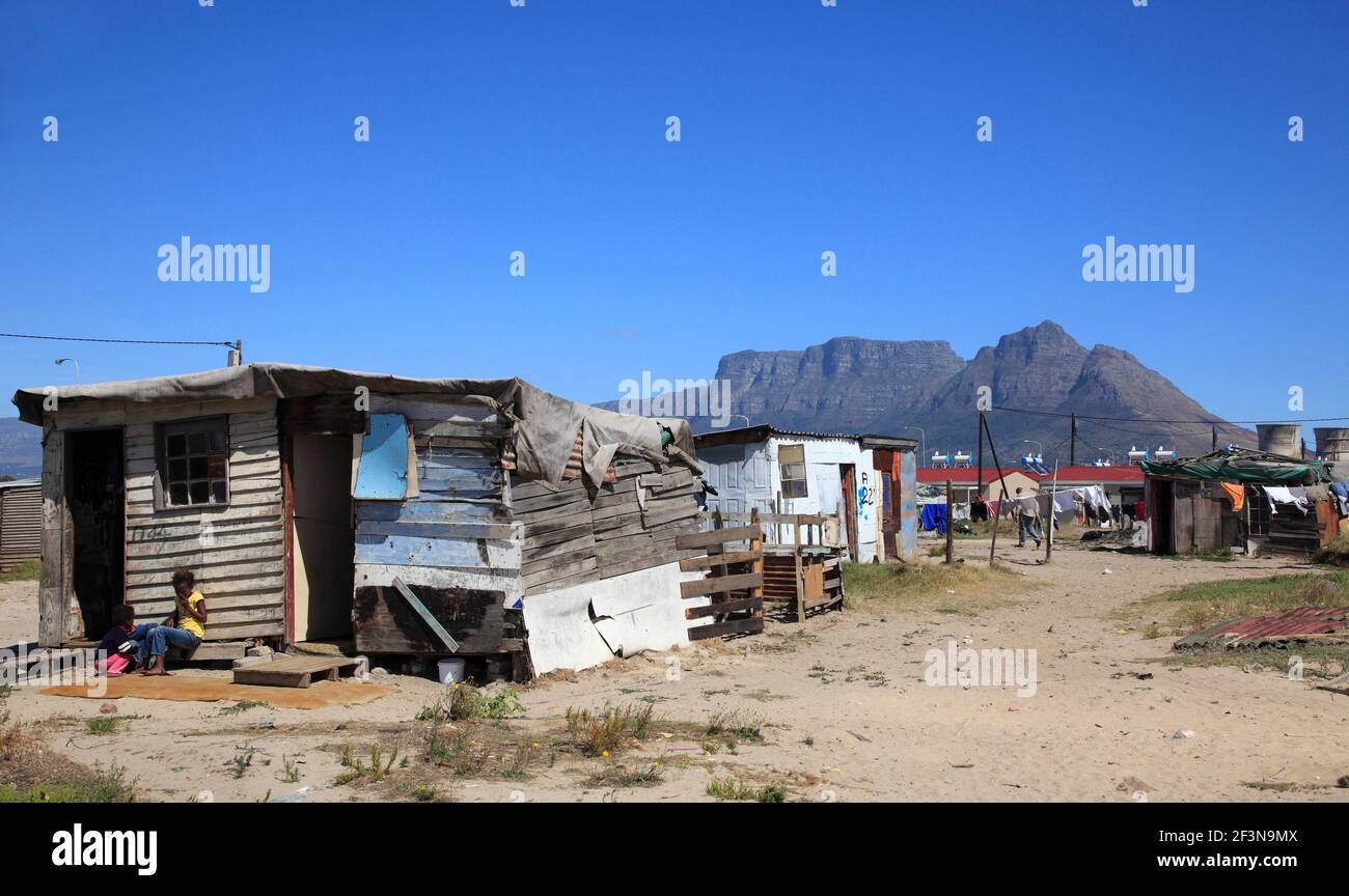 Shanty towns africa hi-res stock photography and images - Alamy