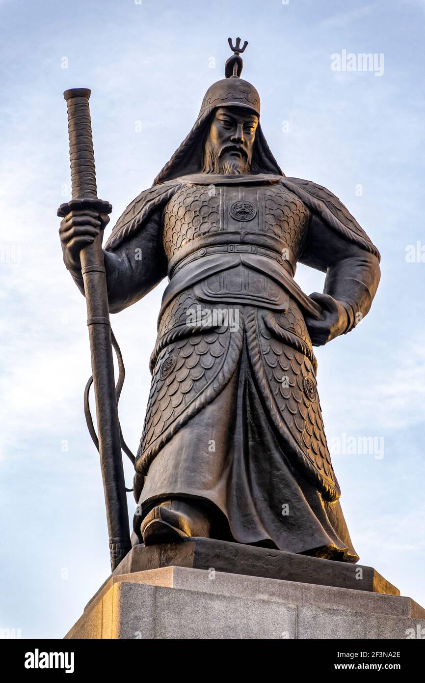 Admiral Yi Sun Shin Statue High Resolution Stock Photography and Images ...