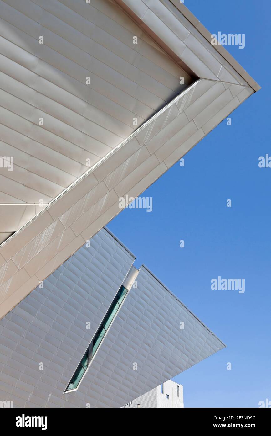 Titanium clad building hi-res stock photography and images - Alamy