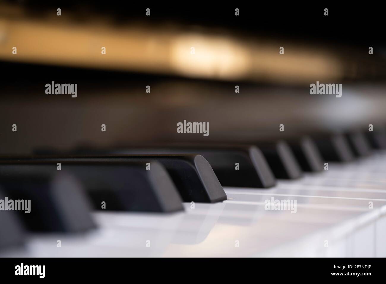Grand piano side view hi-res stock photography and images - Alamy