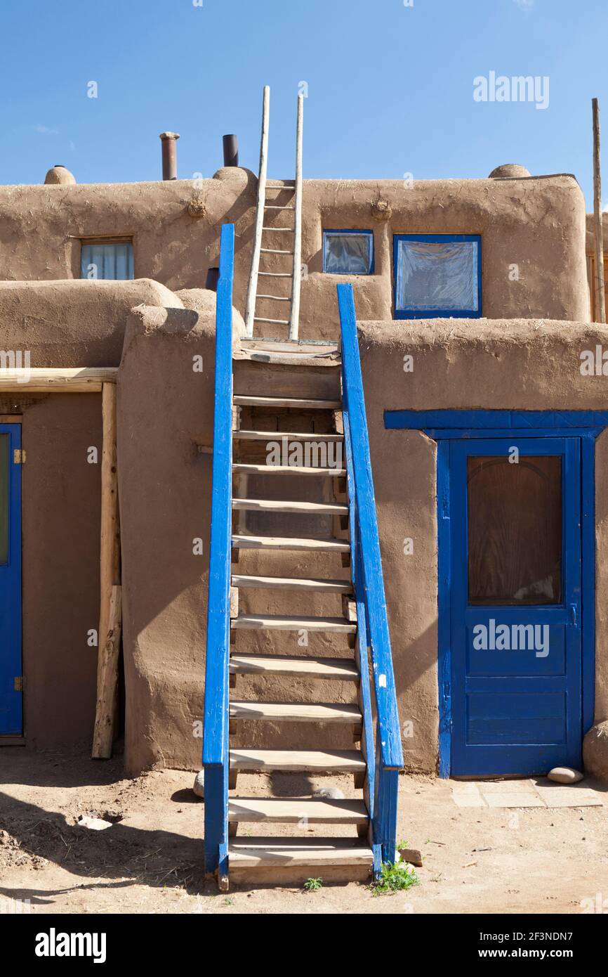 Pueblo ladders and adobe house, Taos Pueblo, New Mexico, USA Stock ...