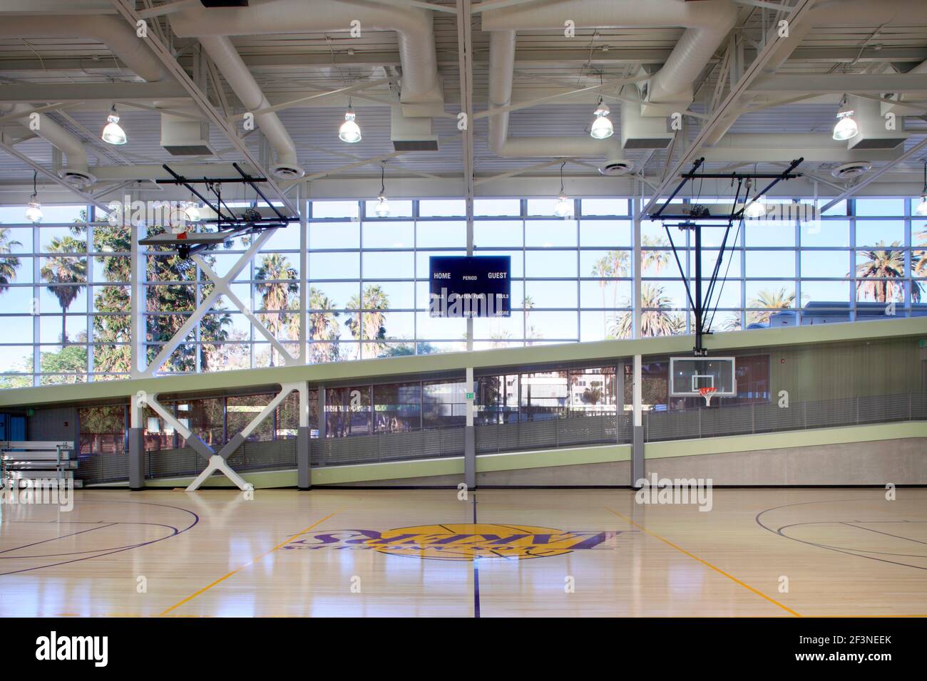 Center gym hi-res stock photography and images - Alamy
