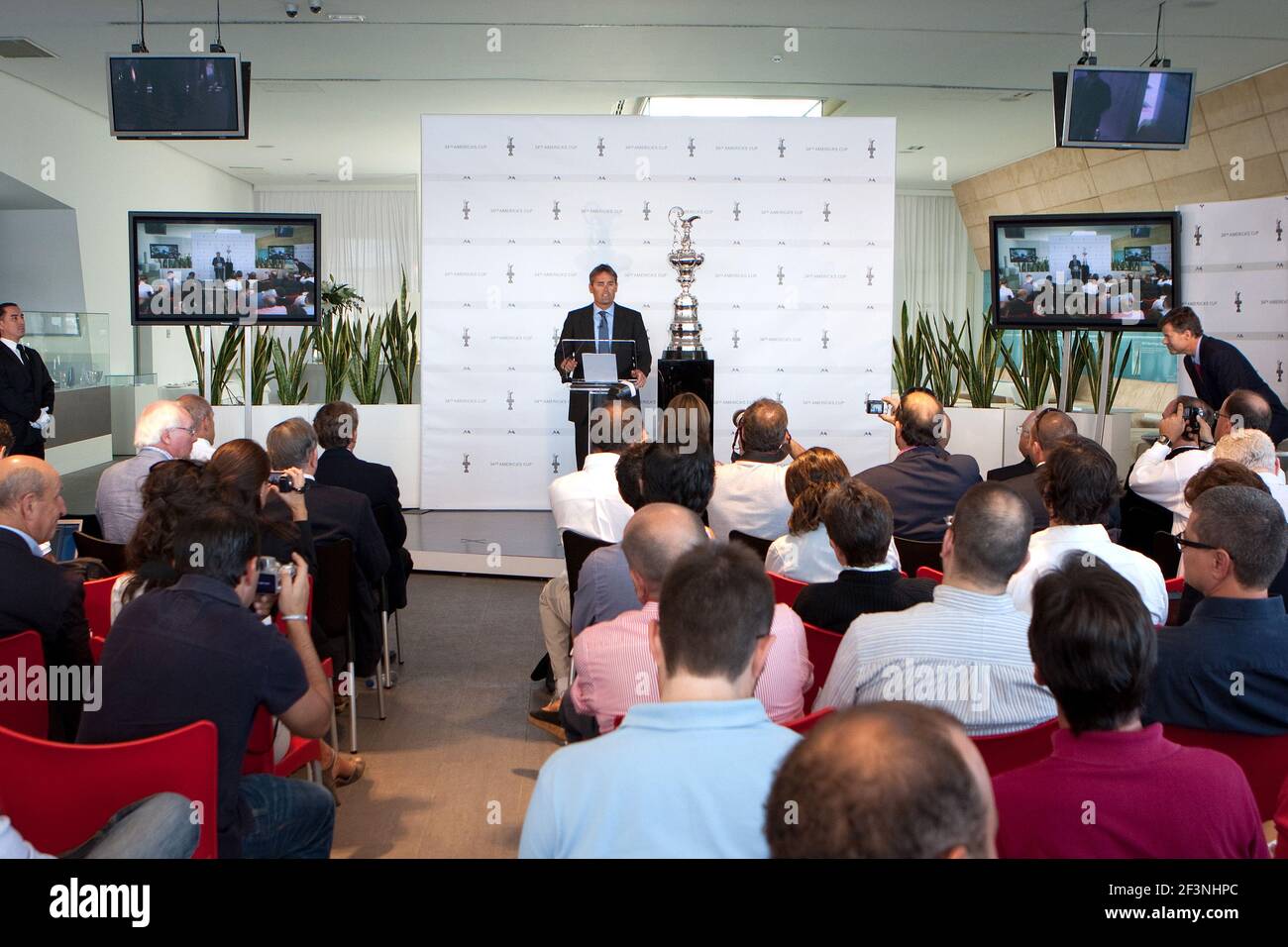 Bmw oracle catamaran hi-res stock photography and images - Alamy