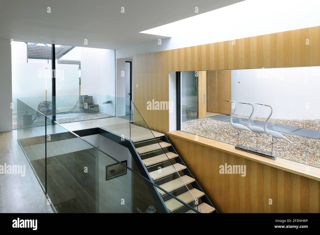 Etched glass balustrade hi-res stock photography and images - Alamy