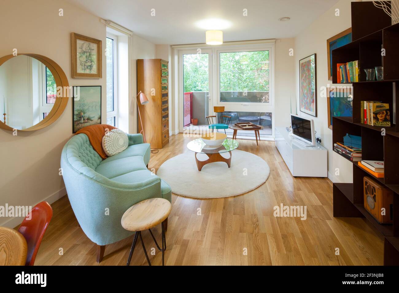 Social housing family uk hi-res stock photography and images - Alamy