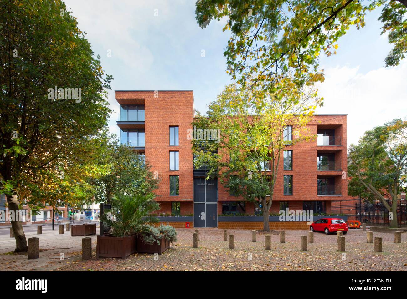 Dolphin square pimlico hi-res stock photography and images - Alamy