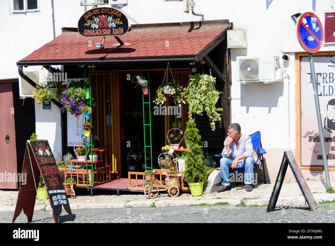 Sarajevo bosnia herzegovina shopping hi-res stock photography and ...