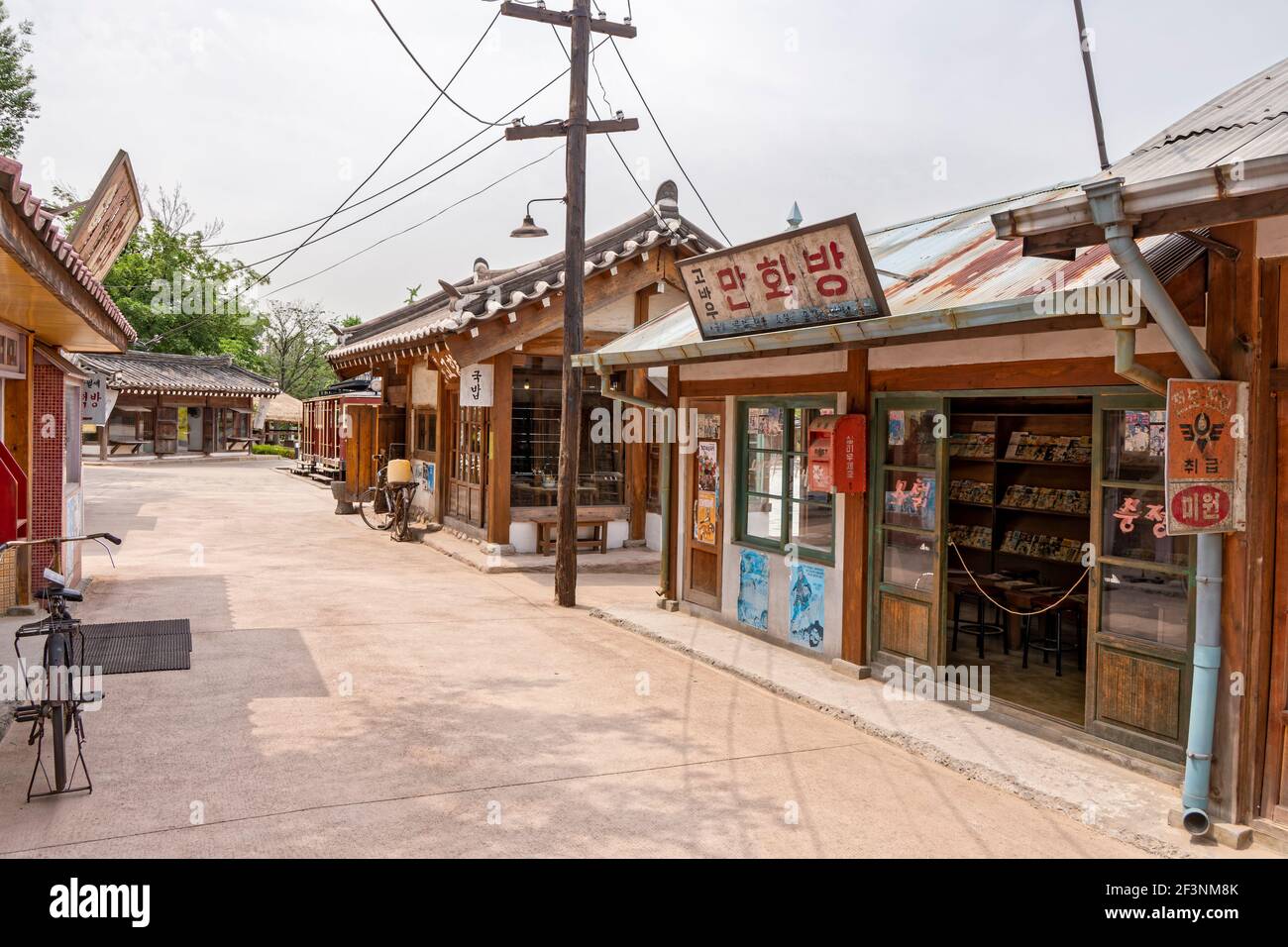 Korean shopfront hi-res stock photography and images - Alamy