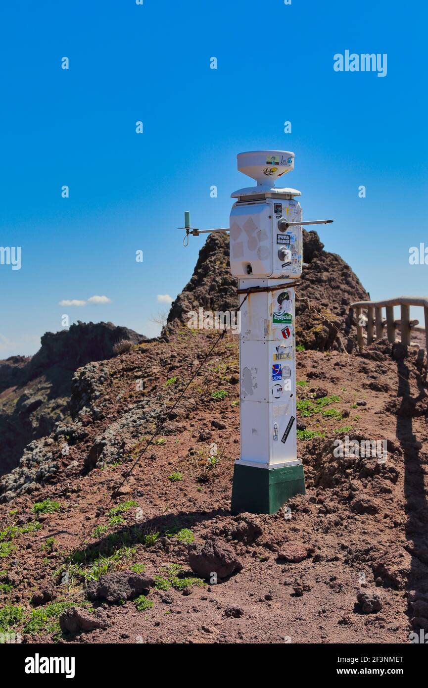 Volcano monitoring hi-res stock photography and images - Alamy