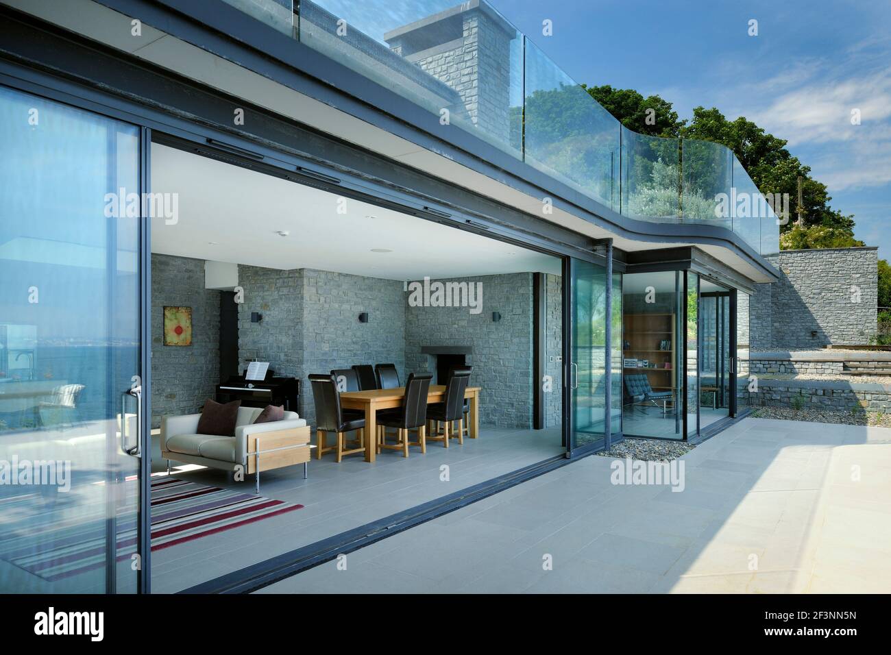 Glass ceiling panels hi-res stock photography and images - Alamy