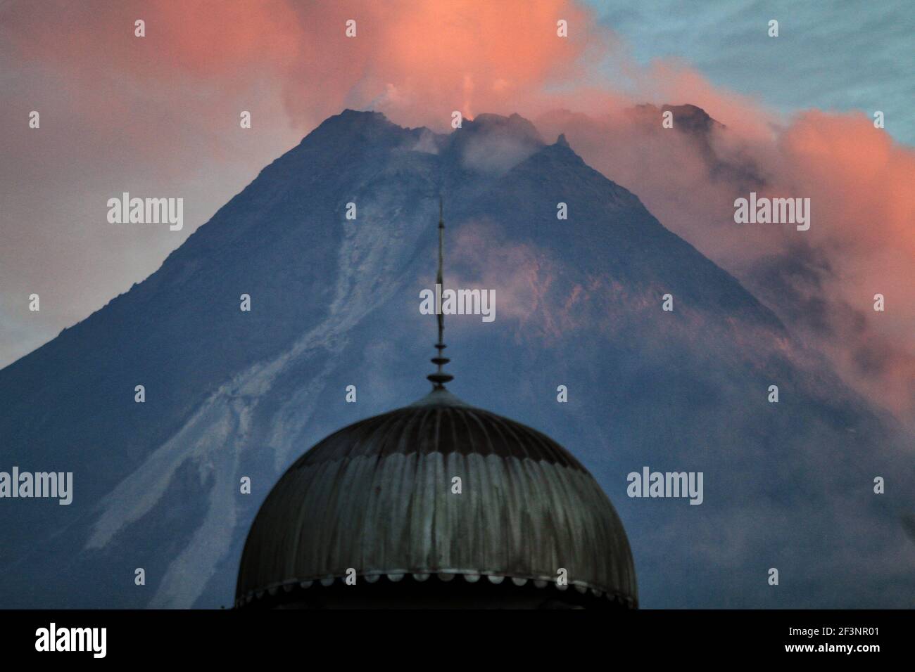 Indonesia most active volcano Mt. Merapi spews hot clouds Stock Photo ...