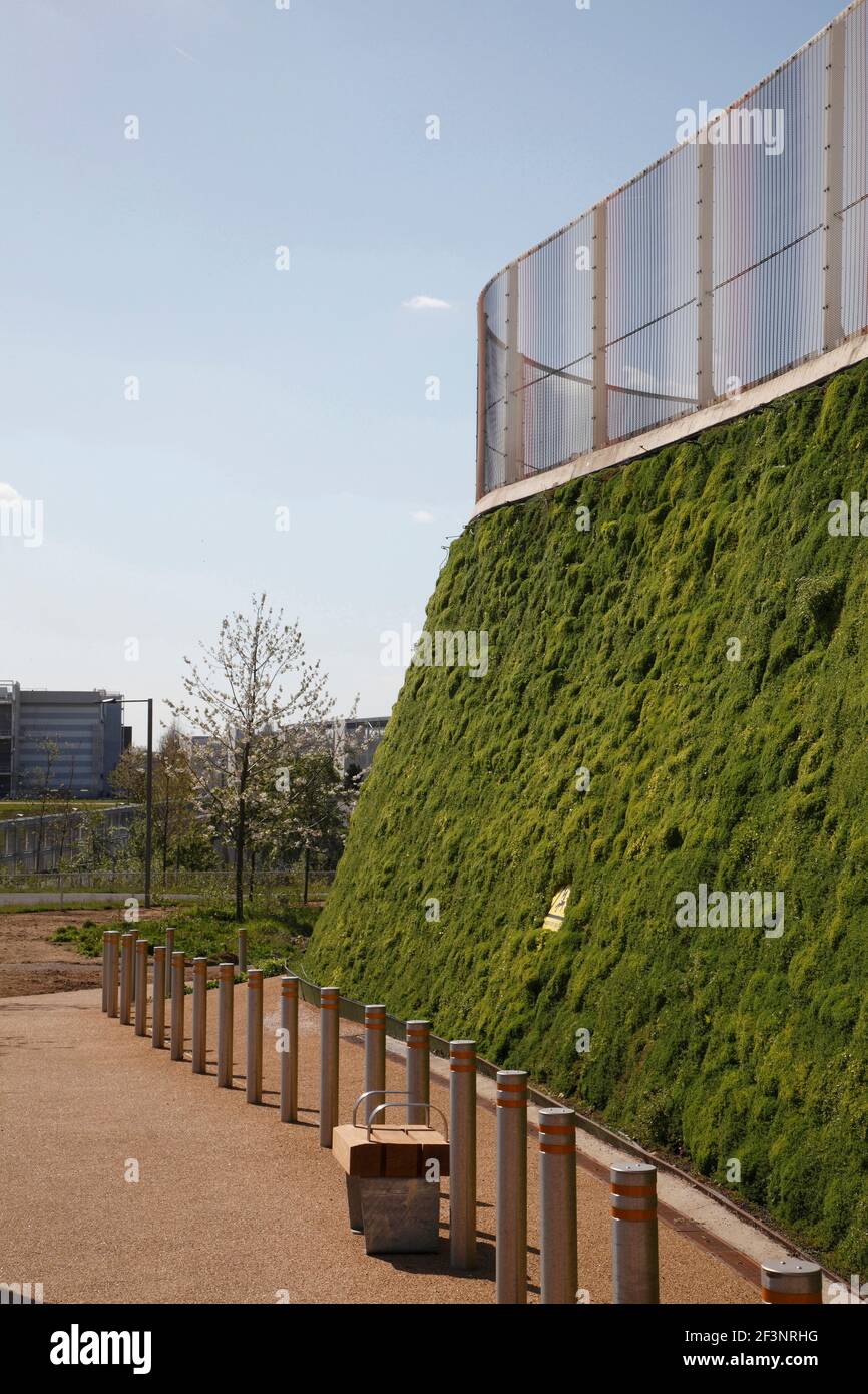 Sloping structure hi-res stock photography and images - Alamy