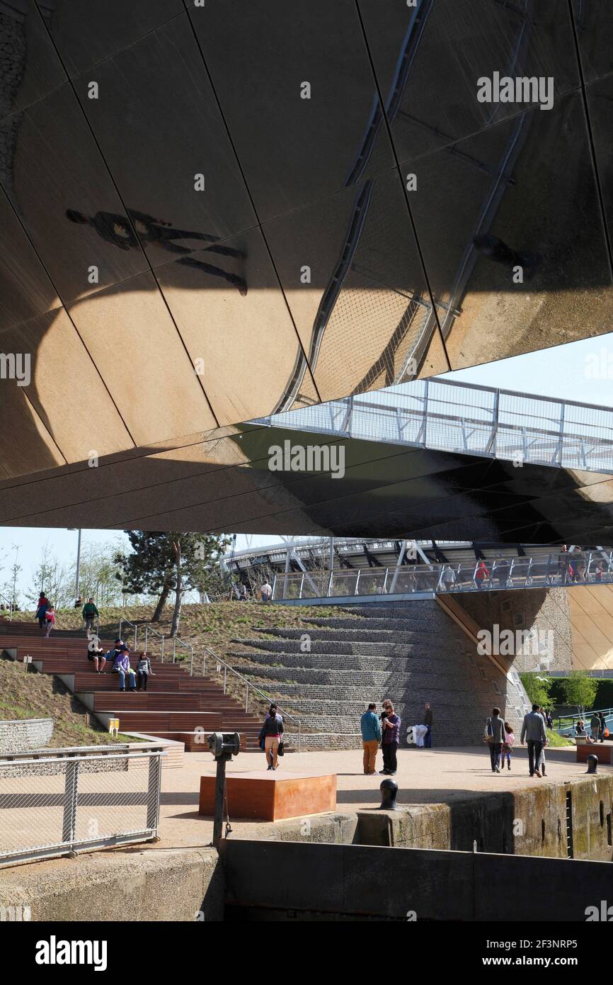 Mirror bridges hi-res stock photography and images - Alamy