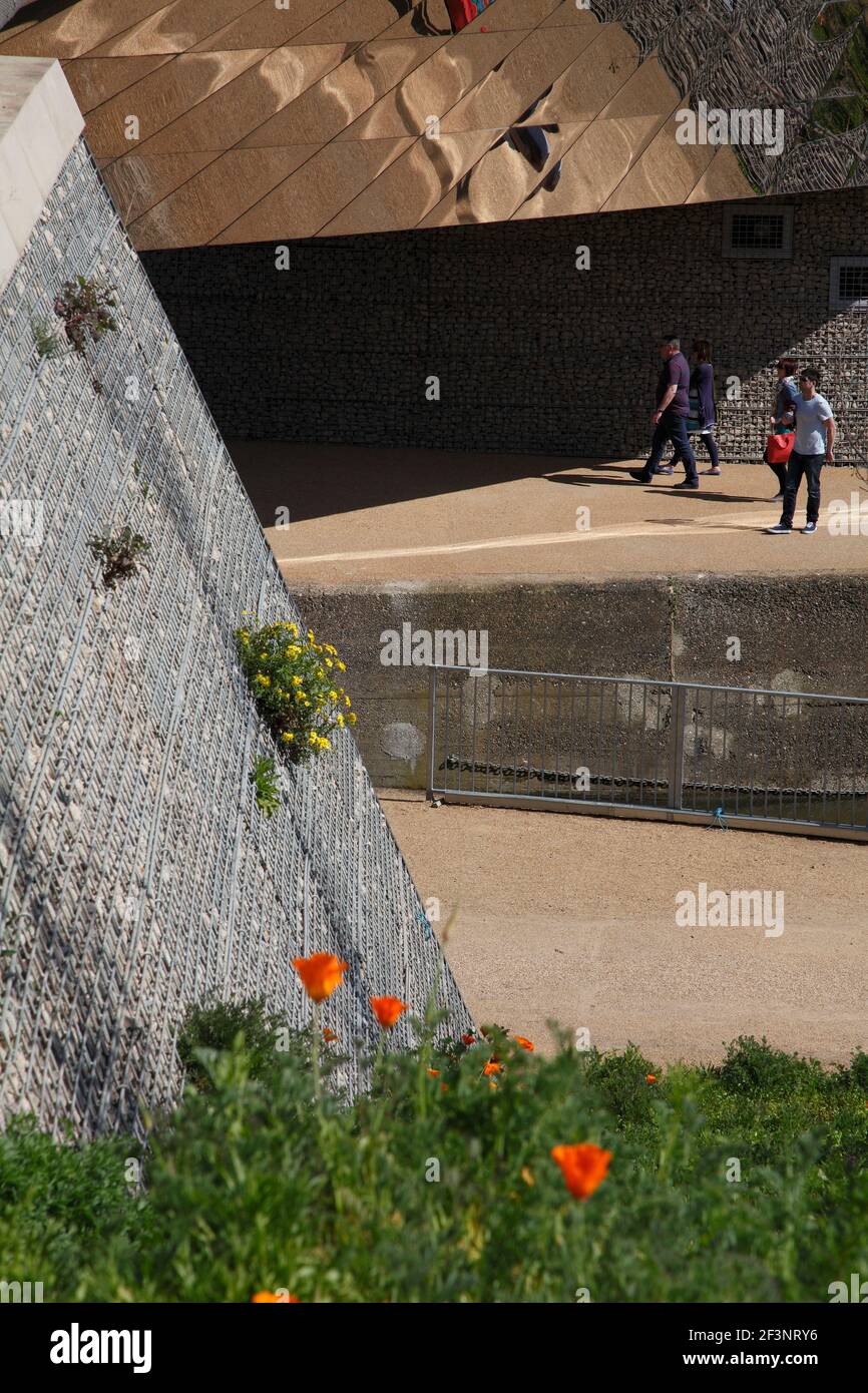 Gabion walls hi-res stock photography and images - Alamy