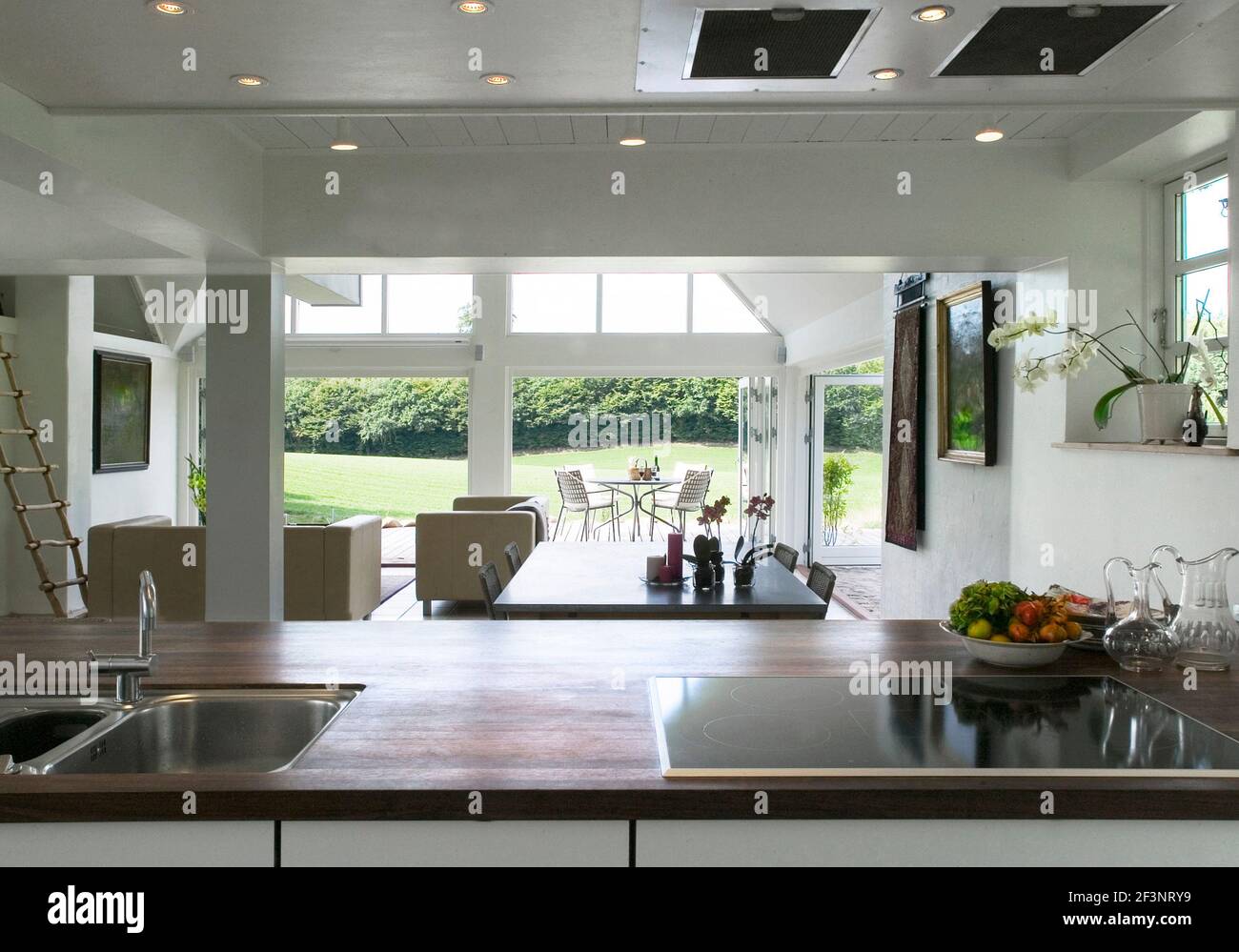 Summer Idyll in the Countryside. Cottage rooms.A country kitchen ...