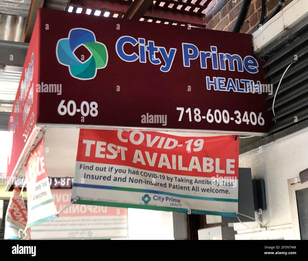 Covid 19 testing center sign hi-res stock photography and images - Alamy