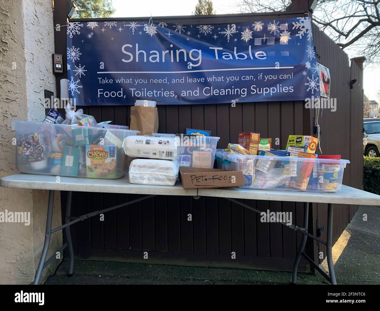 Community outreach, sharing table, Queens, NY Stock Photo - Alamy