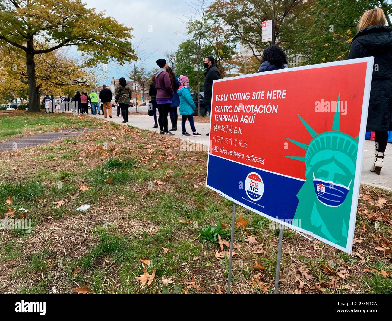 Voting sign languages hi-res stock photography and images - Alamy
