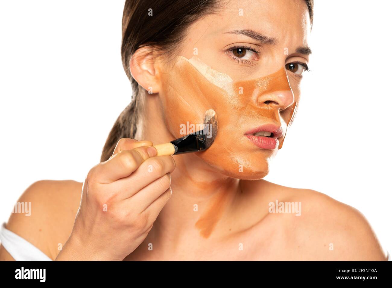 Foundation skin tones hi-res stock photography and images - Alamy