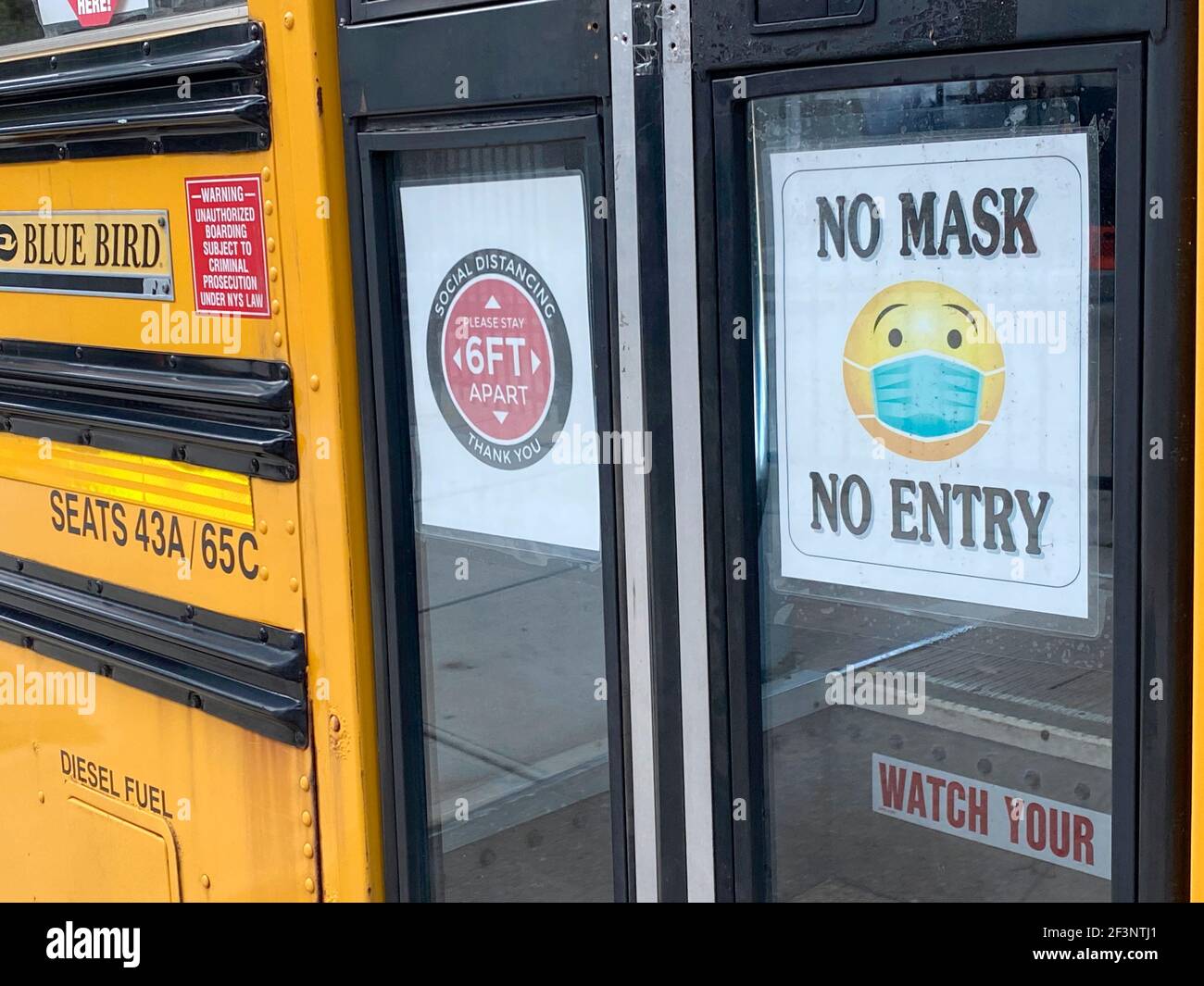 No mask no entry new york hi-res stock photography and images - Alamy