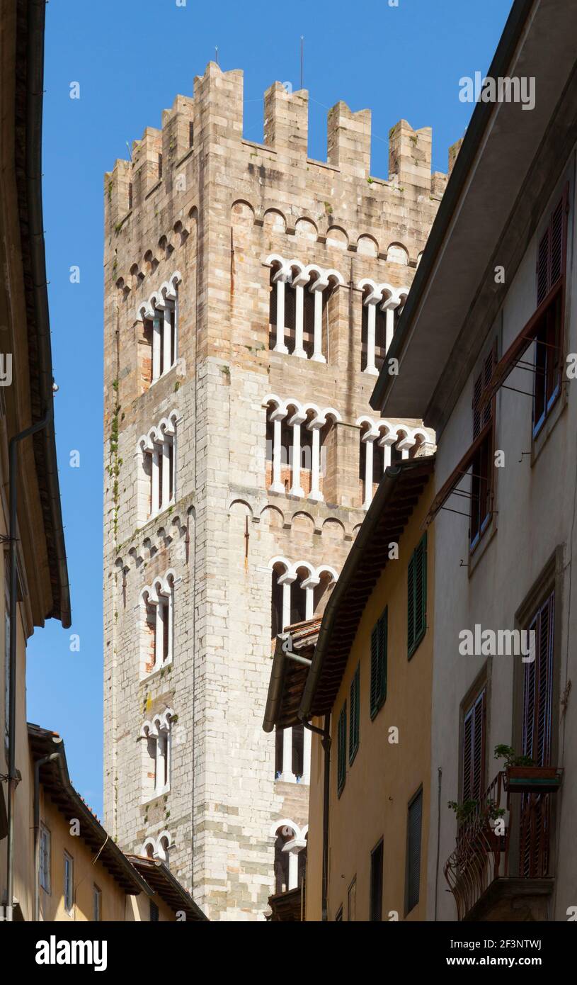 General views of typical Tuscan architecture, houses and shops in Lucca ...