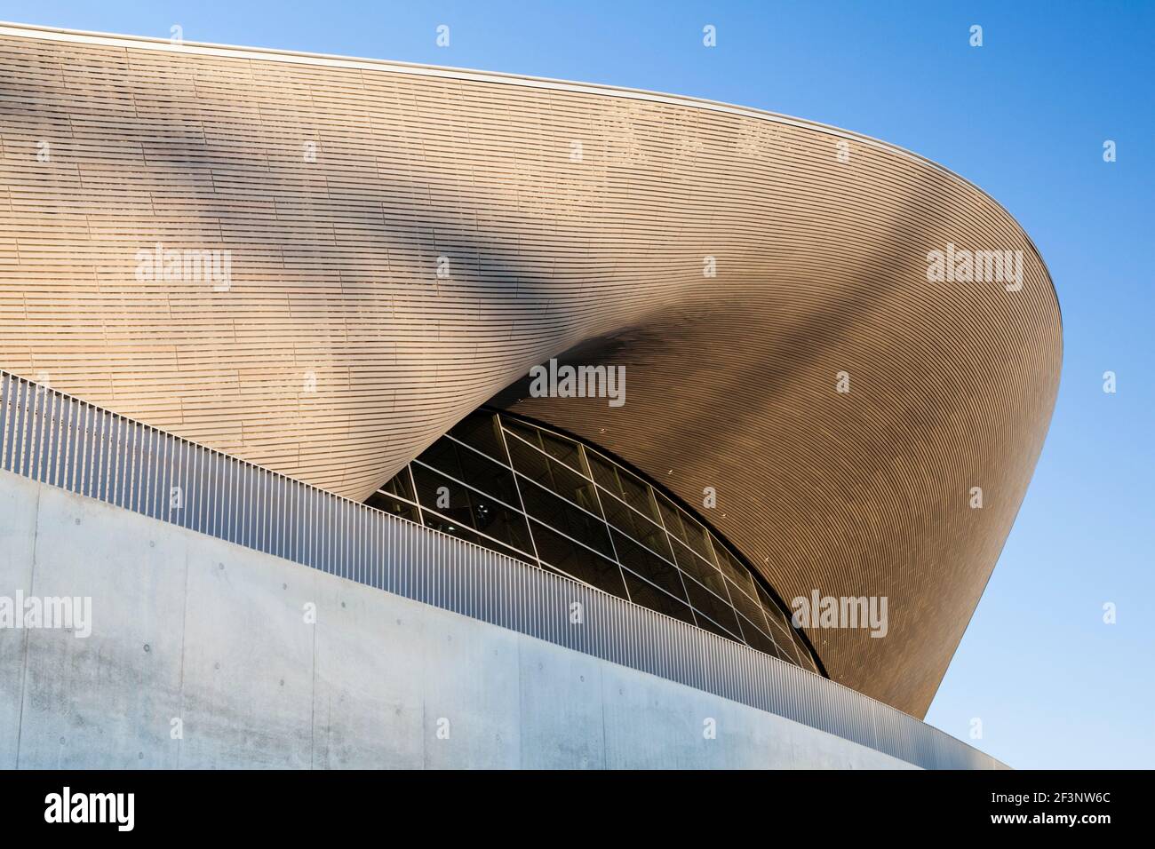 Curved roofline of the London Aquatics Centre, Queen Elizabeth Olympic ...