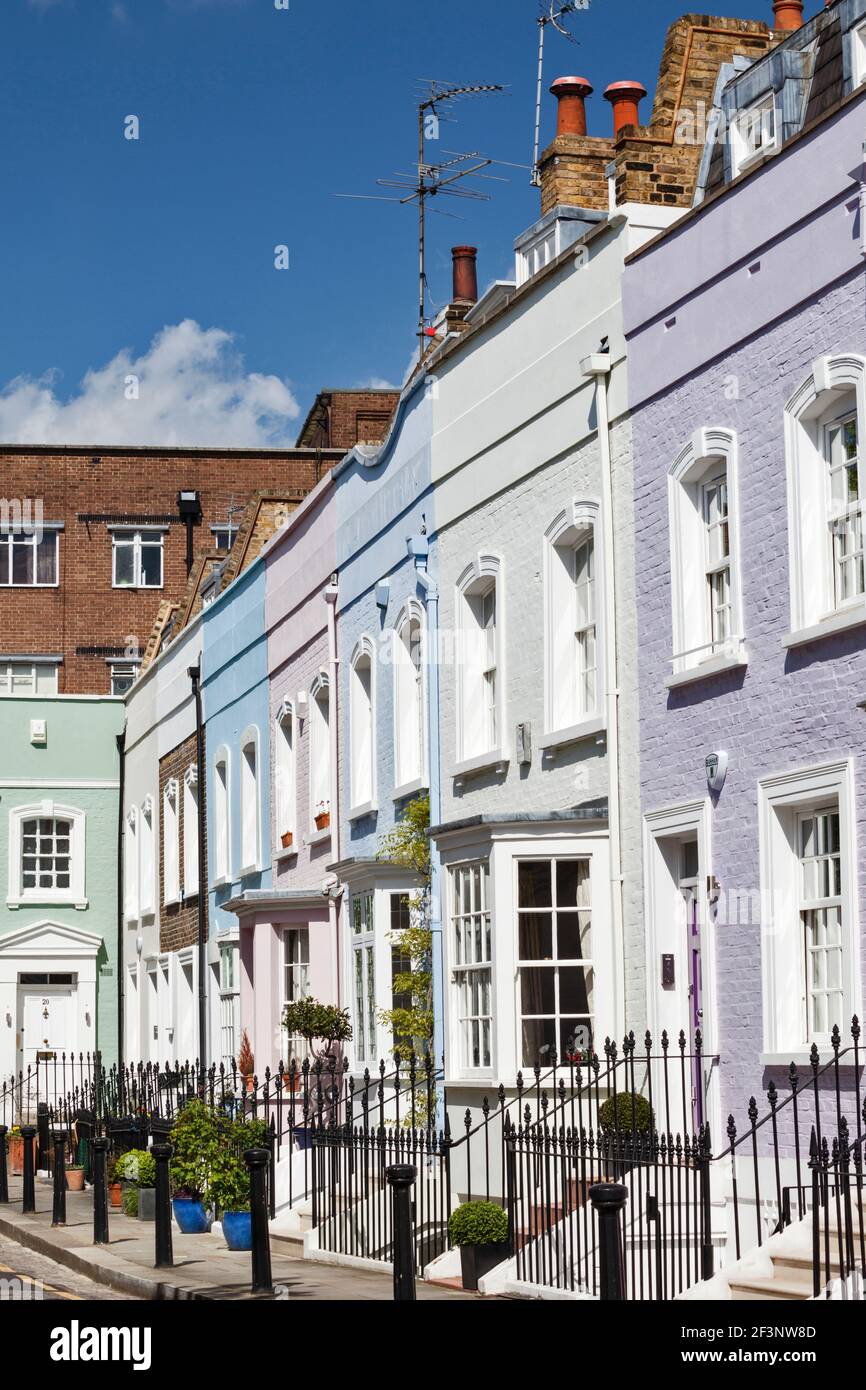 Colourful Georgian terraced houses on Bywater Street, Chelsea, London ...
