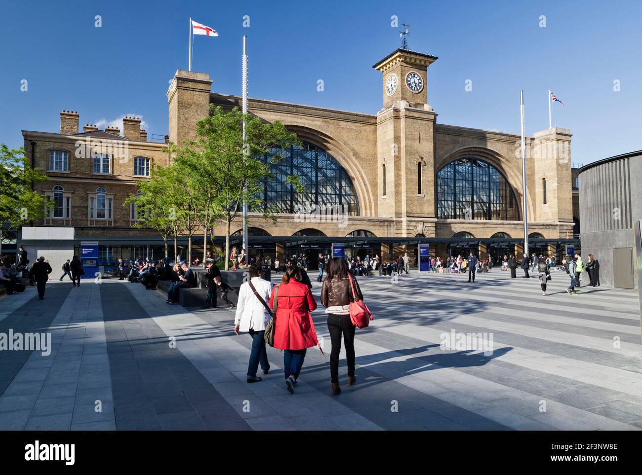 King's Cross Square and Station, London, NW1 Stock Photo - Alamy