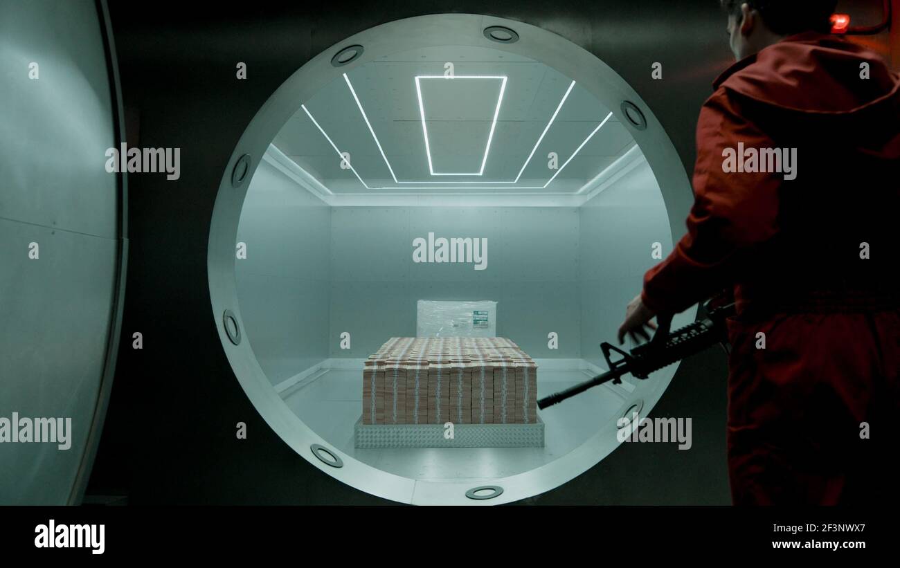 Bank heist vault hi-res stock photography and images - Alamy