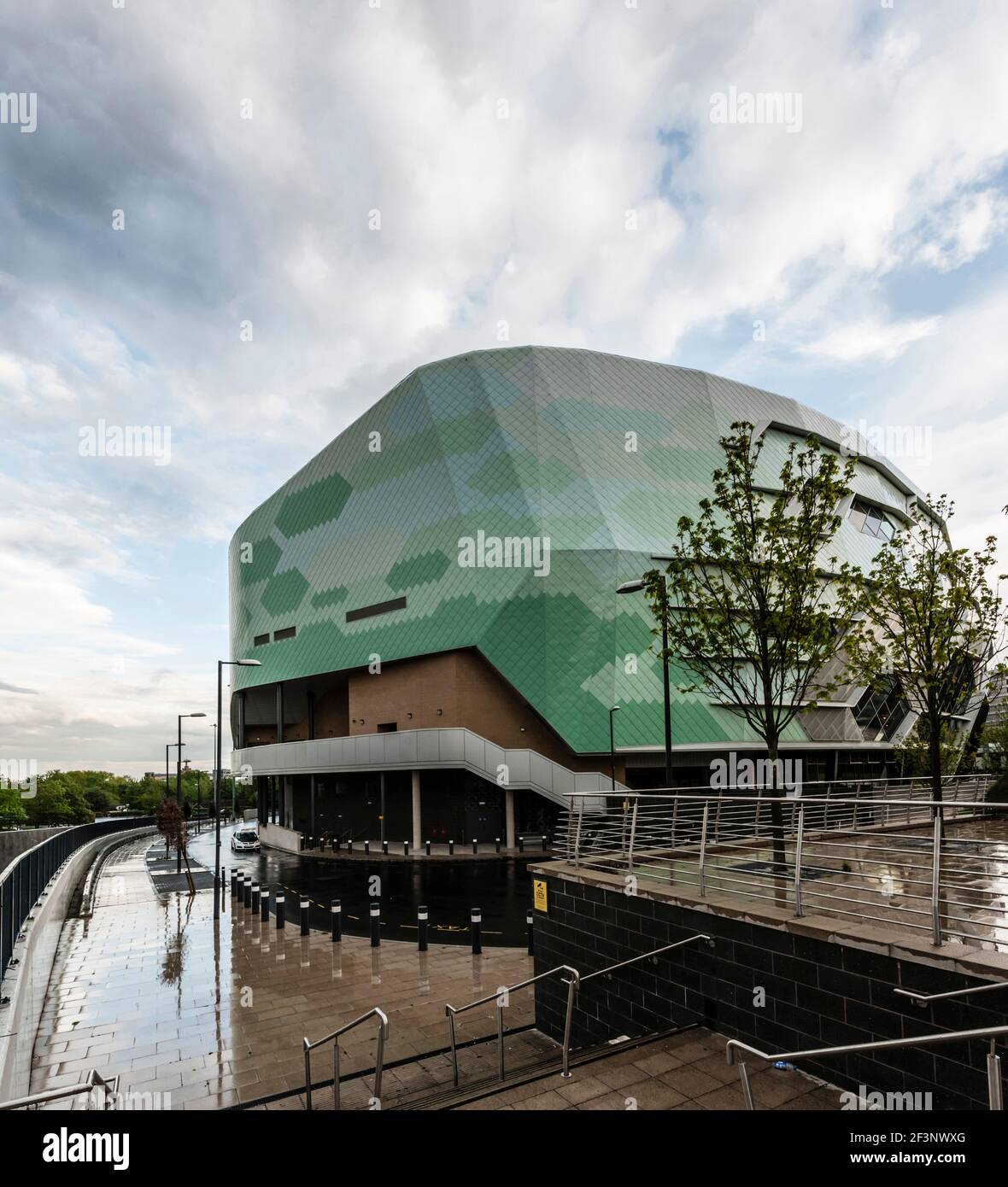 First direct arena leeds exterior hi-res stock photography and images ...