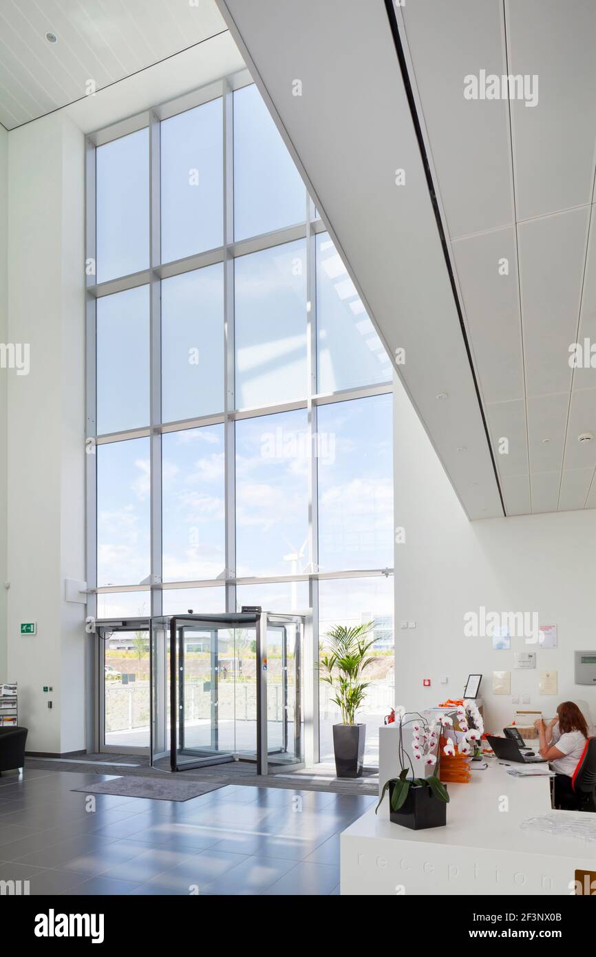 Building atrium reception hi-res stock photography and images - Alamy