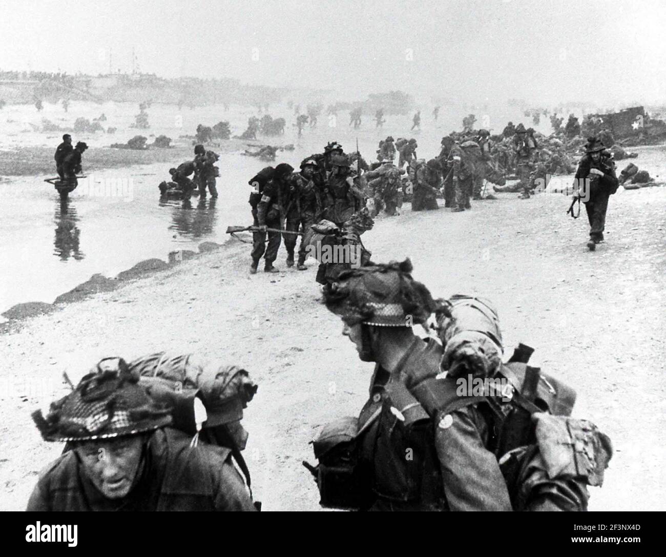 Overlord film 1975 hi-res stock photography and images - Alamy