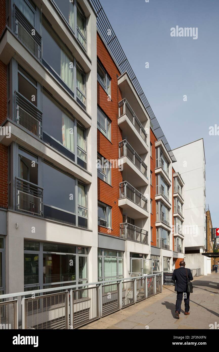 Self contained office building hi-res stock photography and images - Alamy