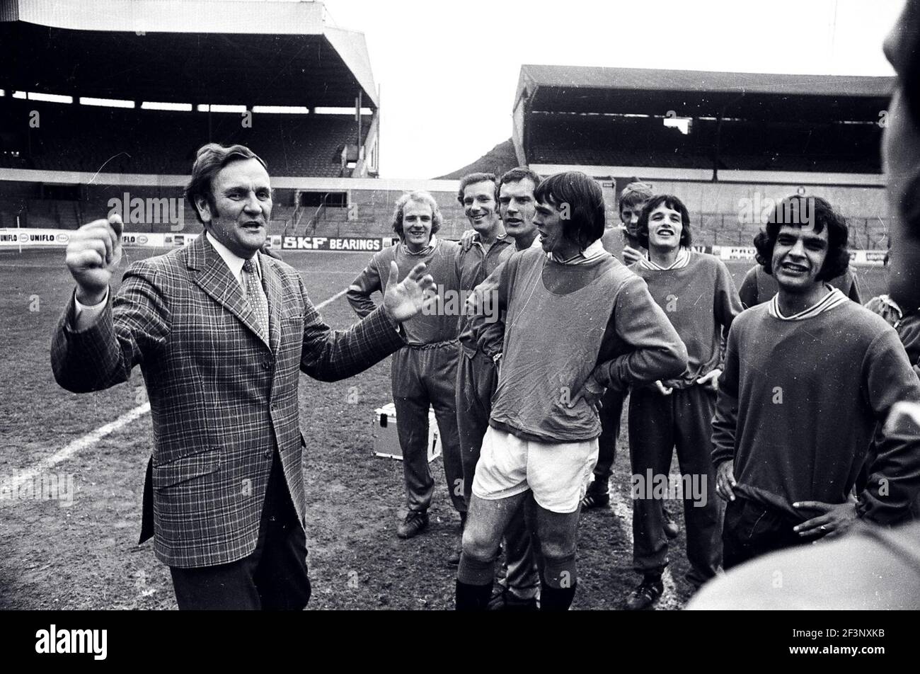 Leeds United and Don Revie celebrate title April 1974 Stock Photo - Alamy