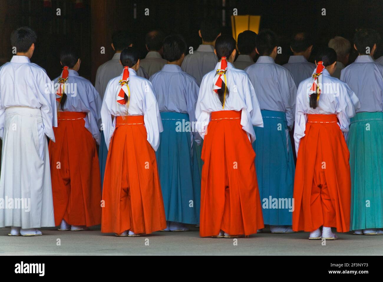 Shrine maidens hi-res stock photography and images - Alamy
