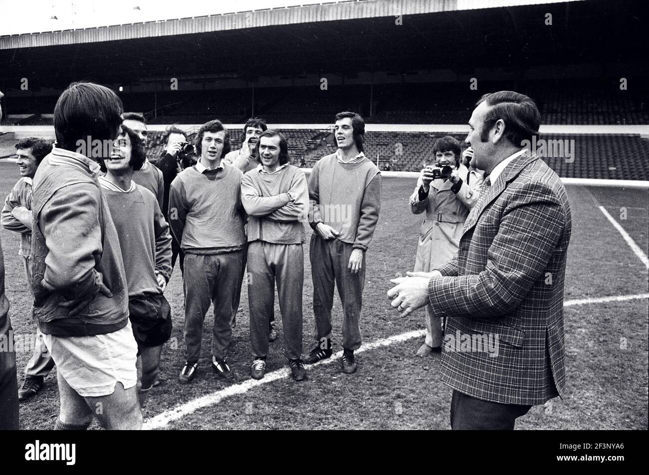 Leeds United and Don Revie celebrate title April 1974 Stock Photo - Alamy