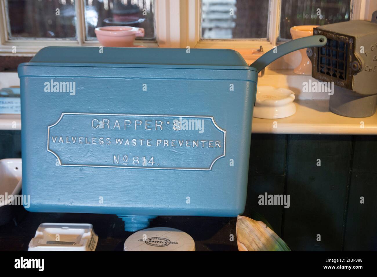 Thomas crapper toilet hi-res stock photography and images - Alamy