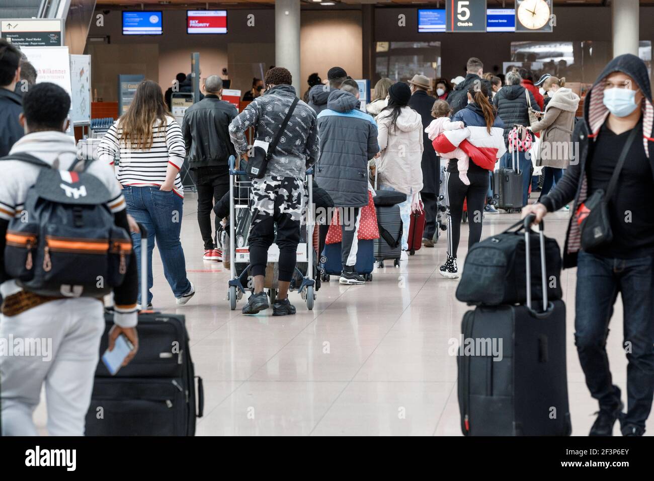14 March 2021, Hamburg: Air travellers walk through Departure Terminal ...