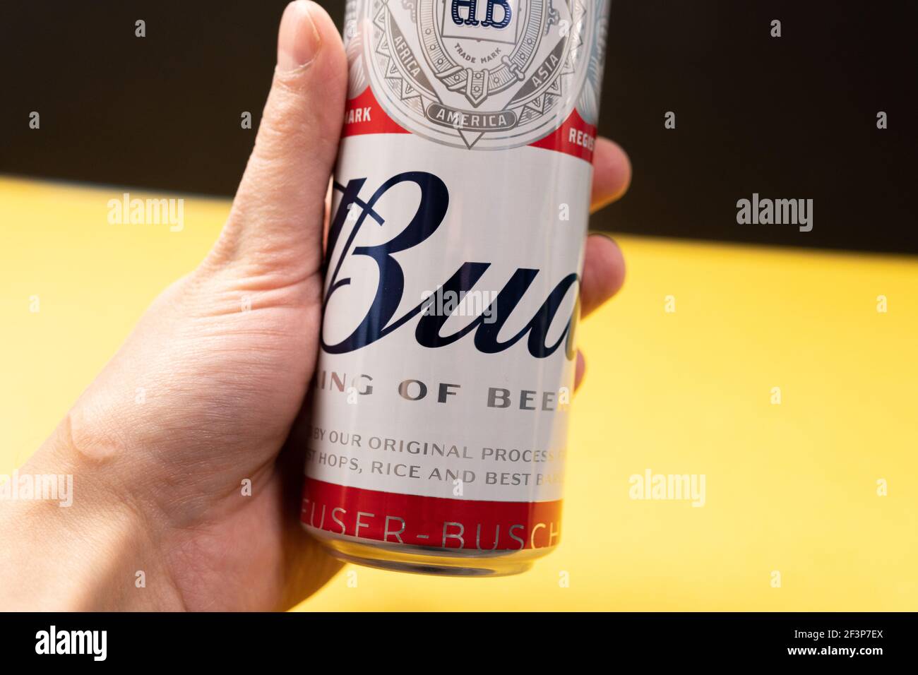 Budweiser red light beer glass hi-res stock photography and images - Alamy