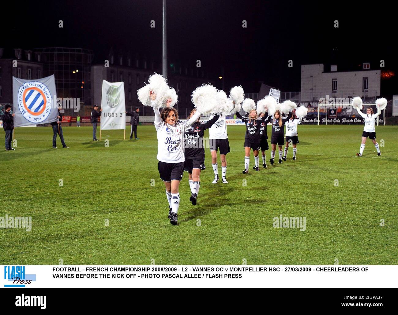 Cheerleader kick hi-res stock photography and images - Alamy