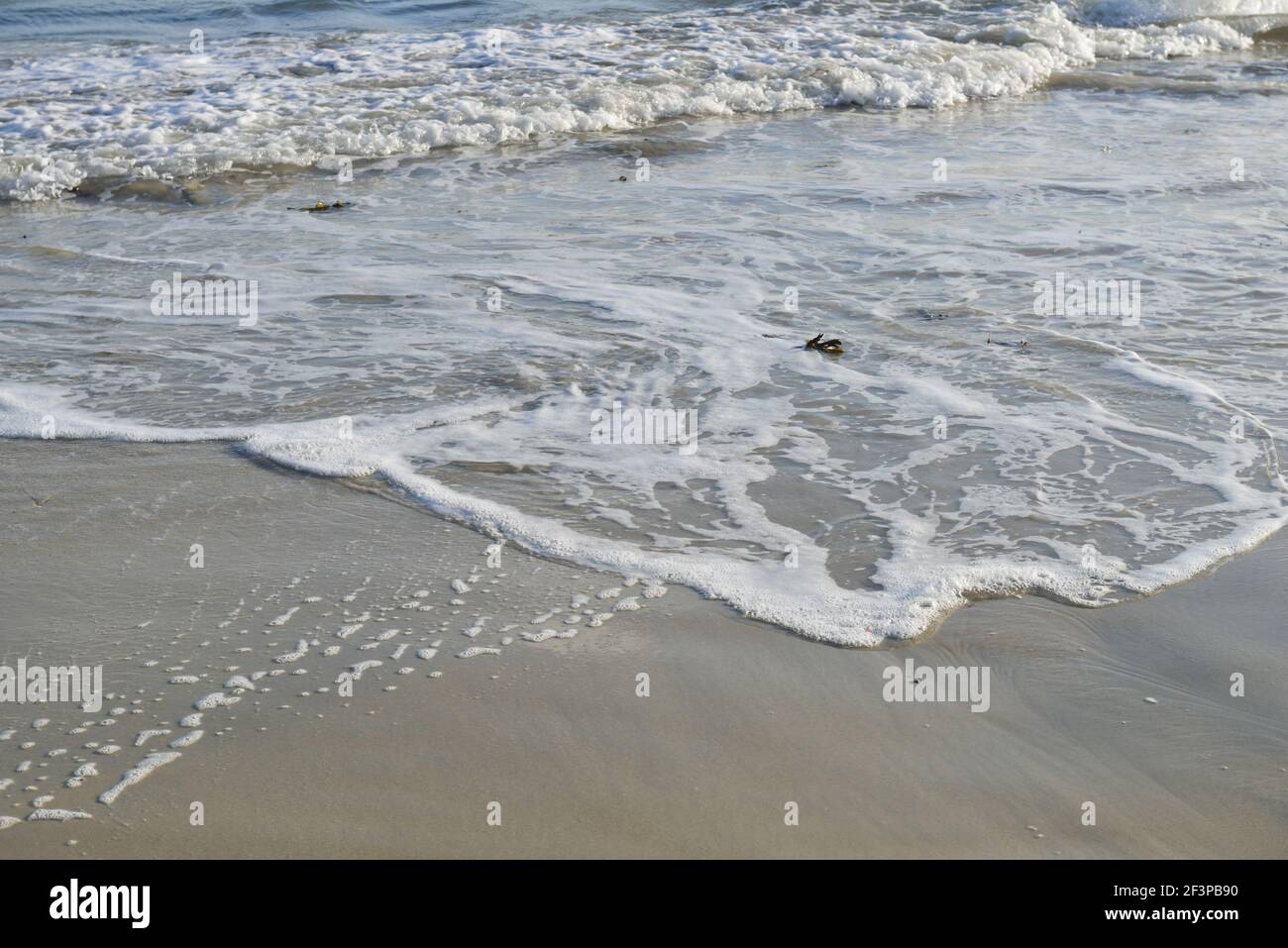 Soft ocean waves hi-res stock photography and images - Alamy