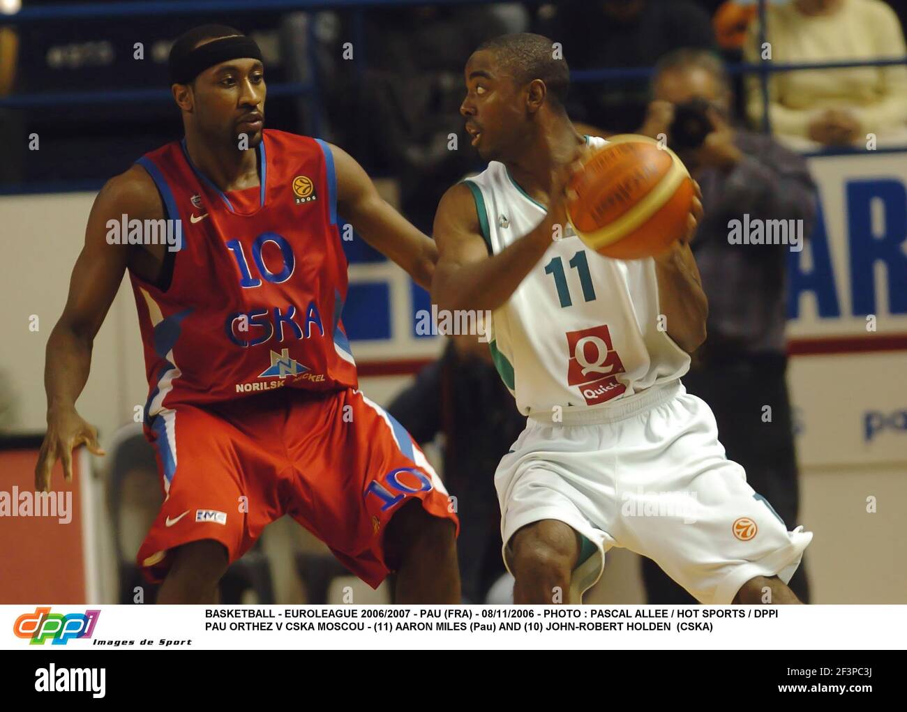 Aaron holden hi-res stock photography and images - Alamy