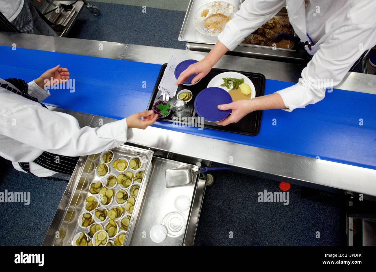 Preparation of hospital food in a commercial kitchen Stock Photo - Alamy